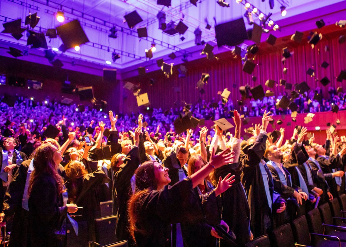 Zwischen Pandemie und KI-Revolution: ESB-Studierende starten ins ...